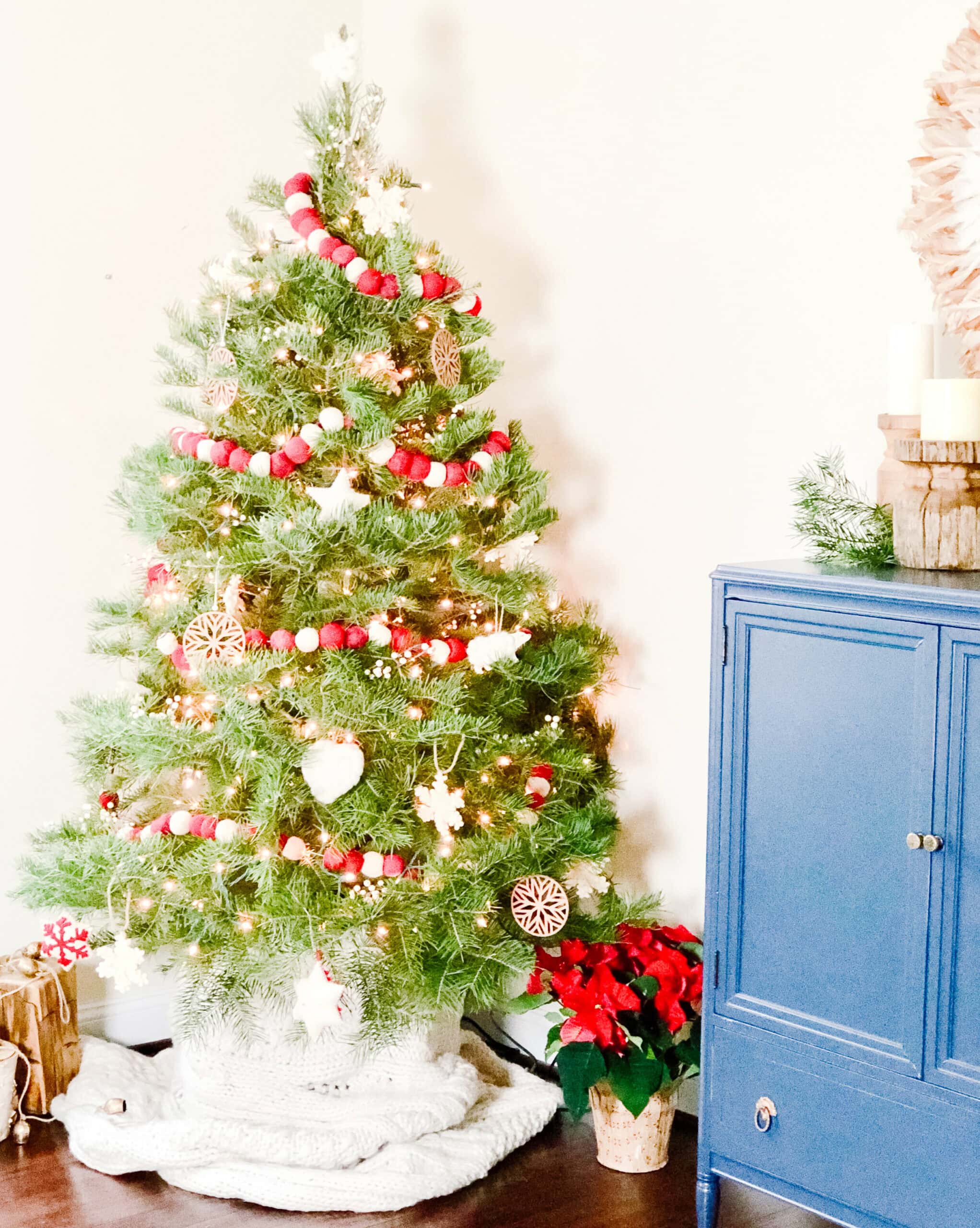 20+ Ideas for How to Decorate a Christmas Tree | Abby Organizes